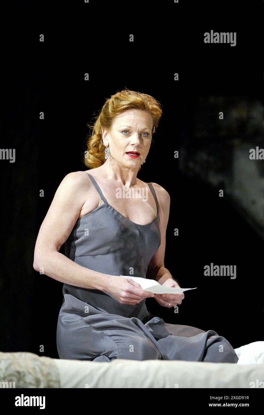 Samantha Bond (Lady Macbeth) in MACBETH by Shakespeare at the Albery ...