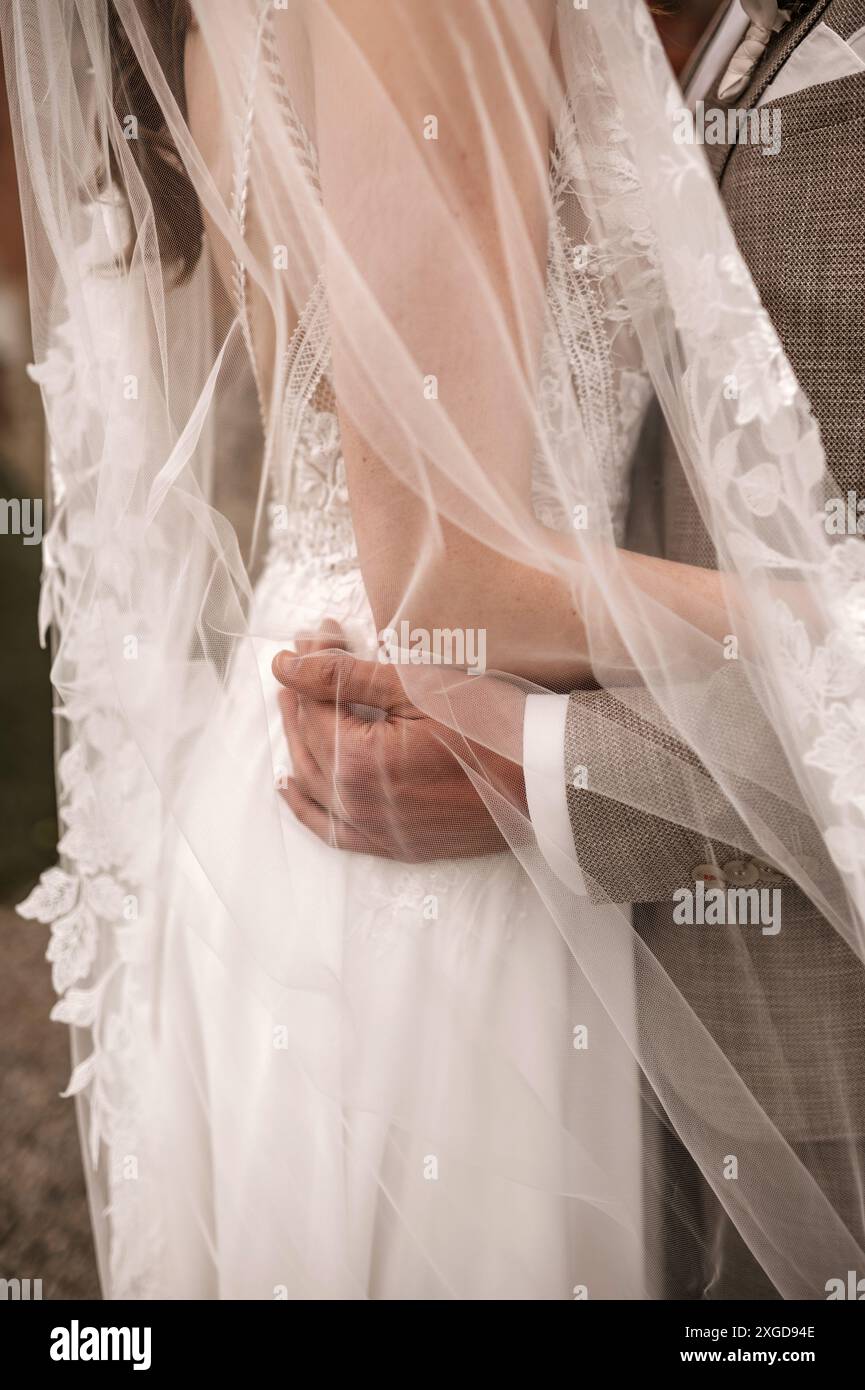 wedding couple, bridal detail with veil, bride and groom no face Stock ...
