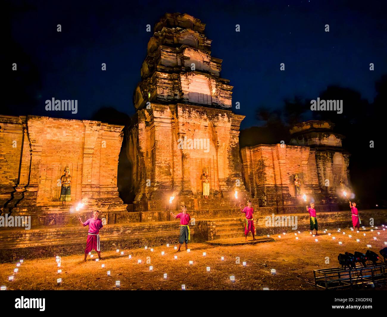 Apsara dancers performing in the Prasat Kravan Temple, dedicated to ...
