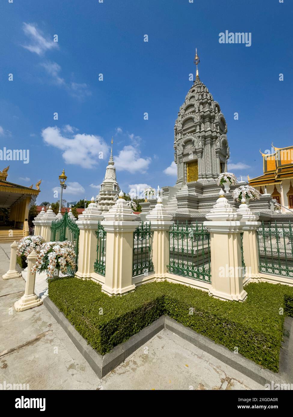 Indochina royal palace buildings hi-res stock photography and images ...