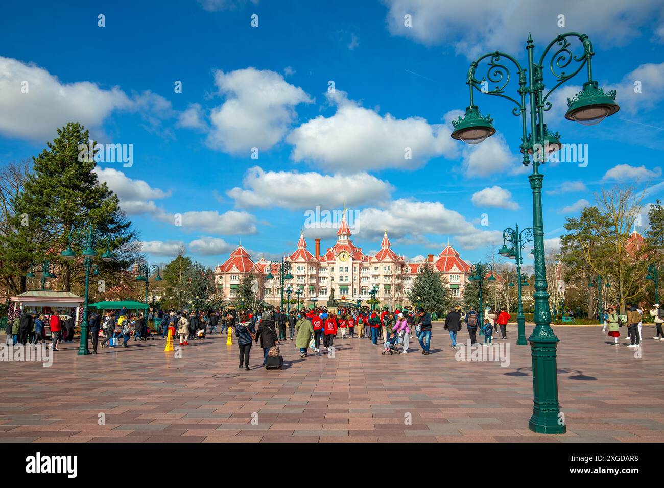 Disneyland pluto hi-res stock photography and images - Alamy