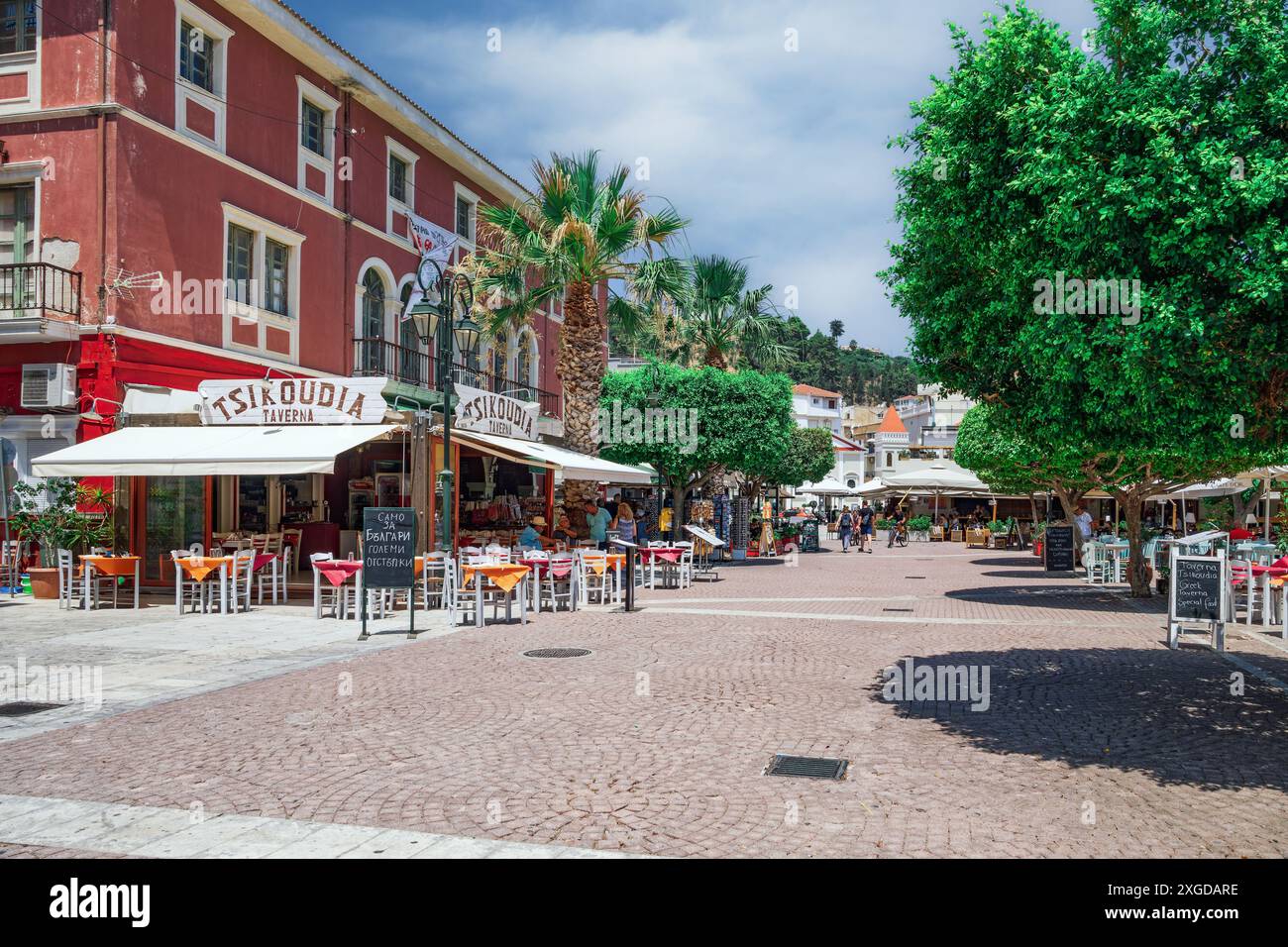 Pedestrian seating hi-res stock photography and images - Alamy