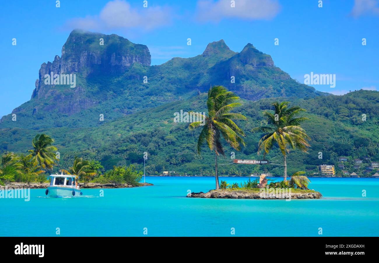 Mountains of bora bora hi-res stock photography and images - Alamy
