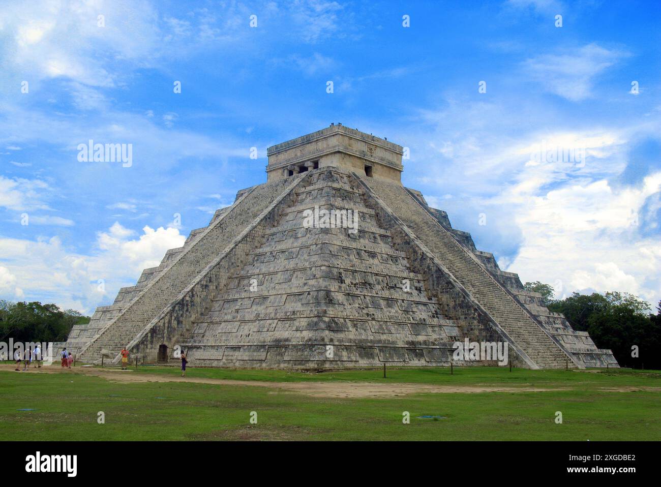 Mexico.El Castillo, Chichen Itza (Temple of Kukulcan Stock Photo - Alamy