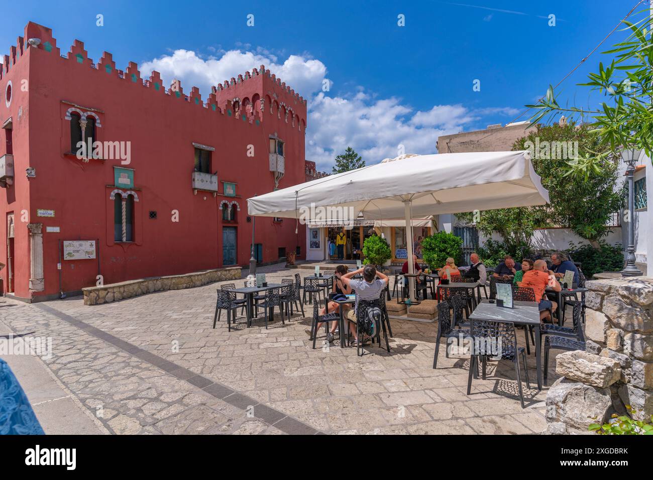 View of cafe and Museo Casa Rossa di Anacapri, Anacapri, Isle of Capri ...