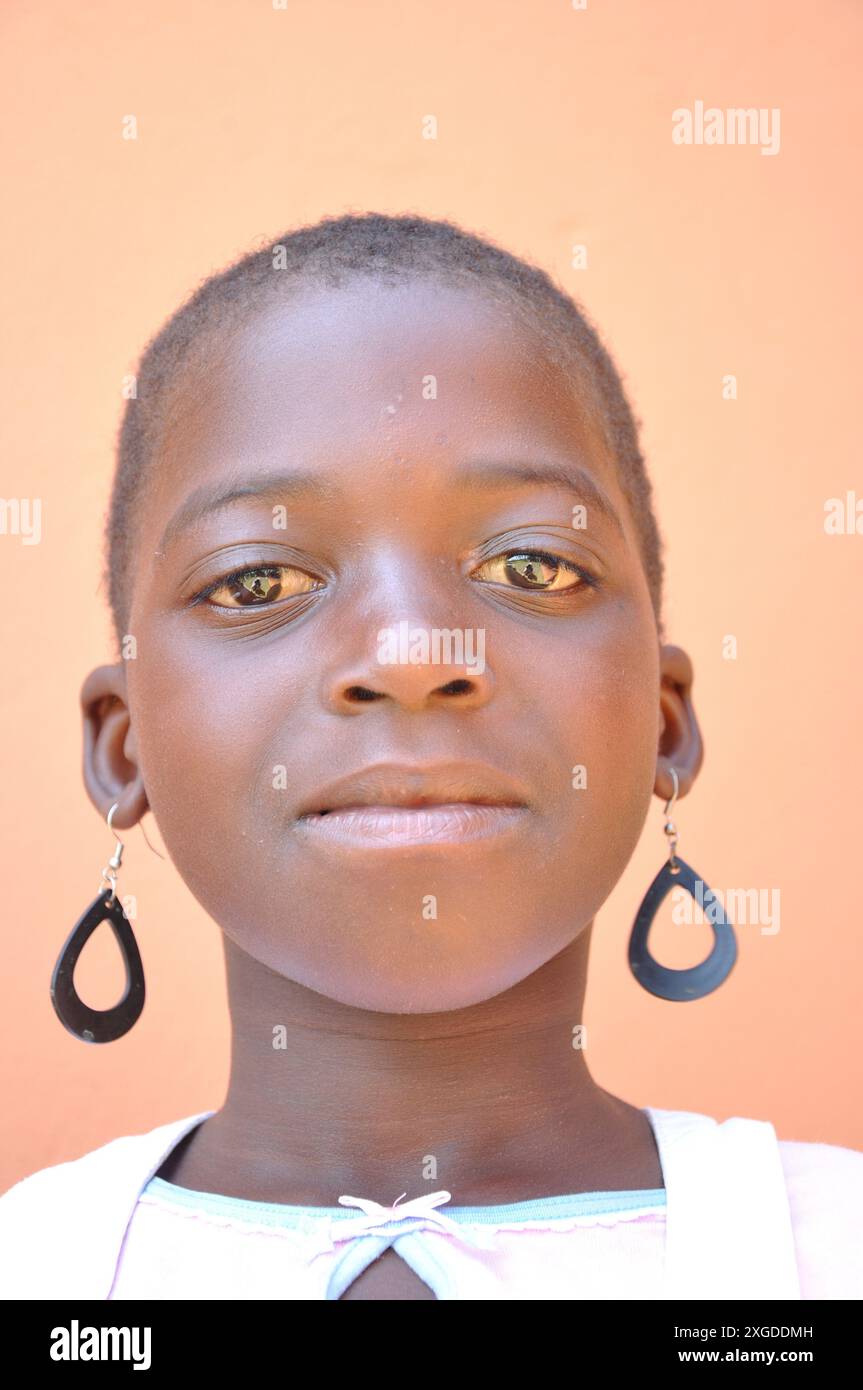 Young girl, New Mambone, Inhambane, Mozambique Stock Photo - Alamy