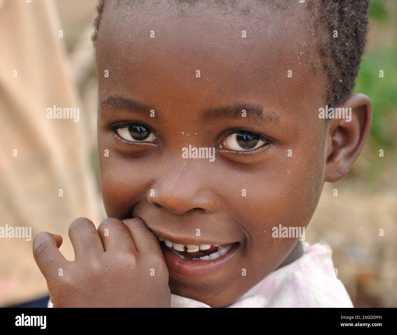 Young girl, New Mambone, Inhambane, Mozambique Stock Photo - Alamy
