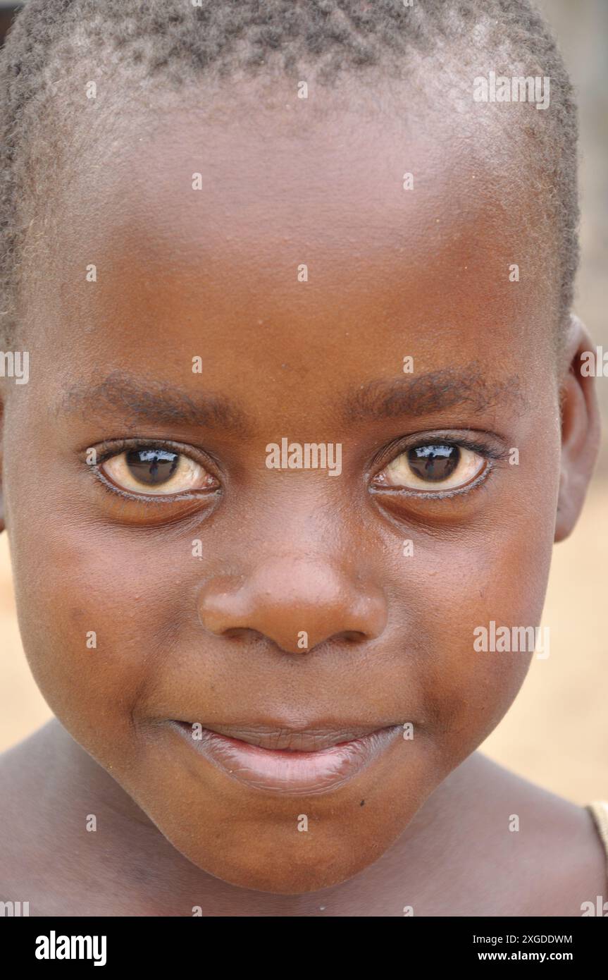 Young girl, New Mambone, Inhambane, Mozambique Stock Photo - Alamy