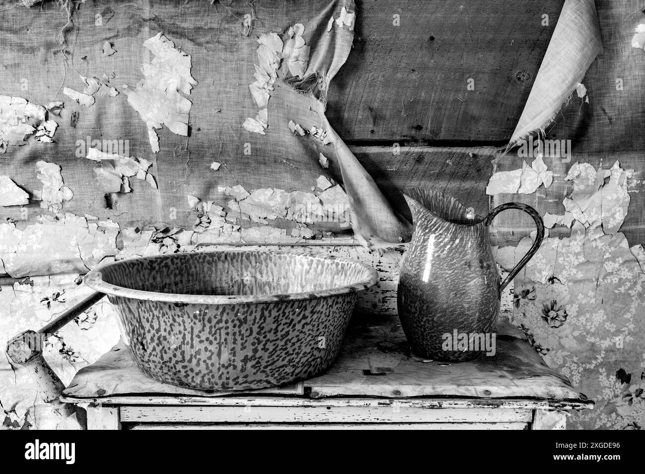 MT00249-00-BW..........MONTANA - Wash pan and pitcher at the J K Wells ...