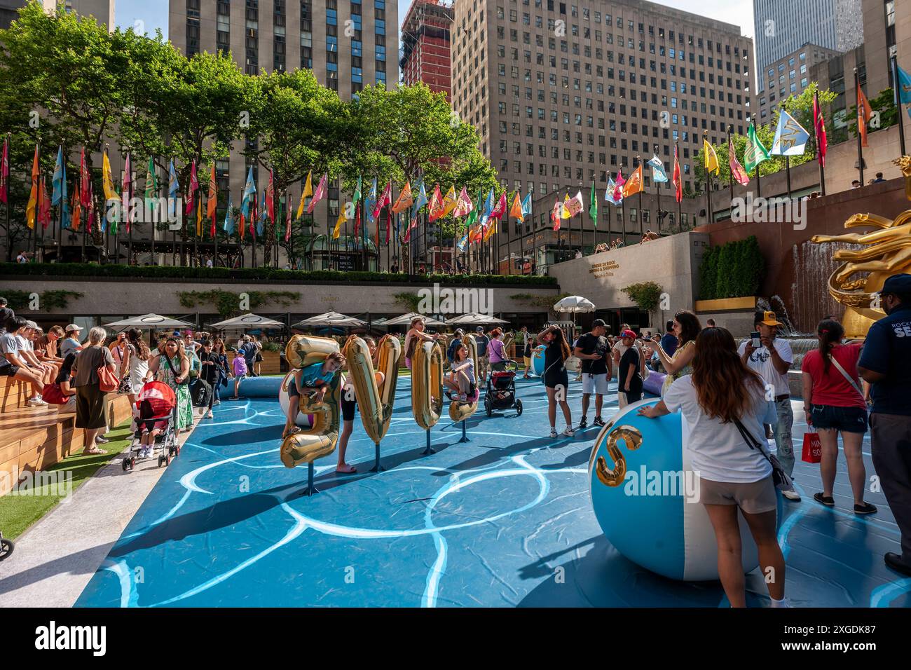 Visitors to Rockefeller Center participate in the interactive ÒPool ...