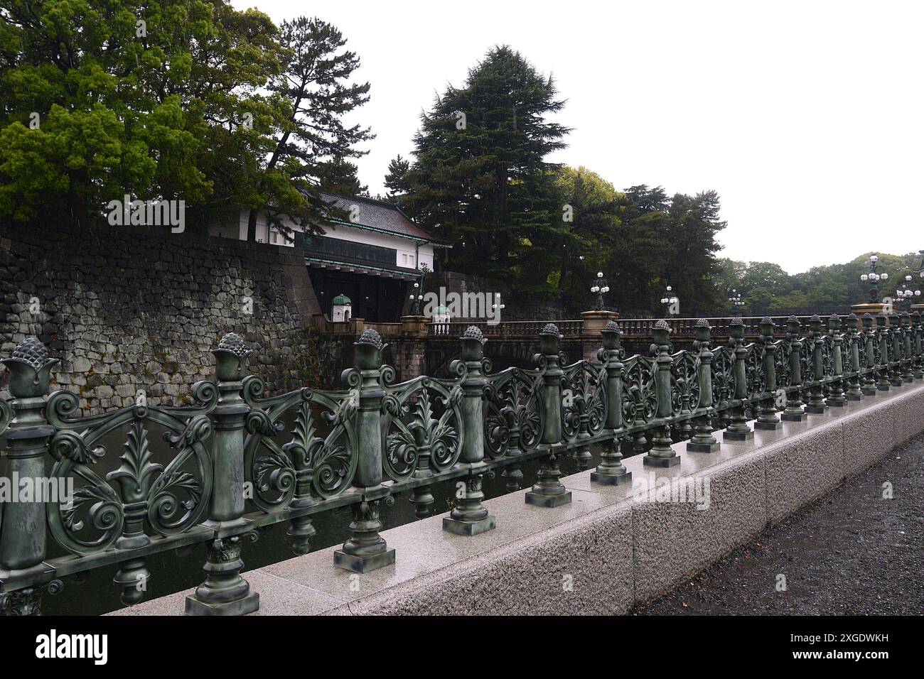 Japan Japanese palace emperor gardens Tokyo front entrance guards ...