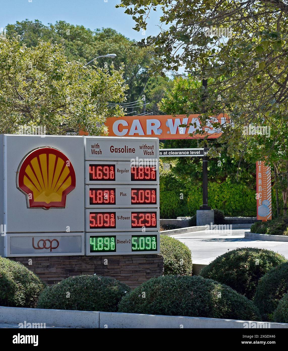 Shell gas station gasoline prices sign in the San Francisco Bay area ...
