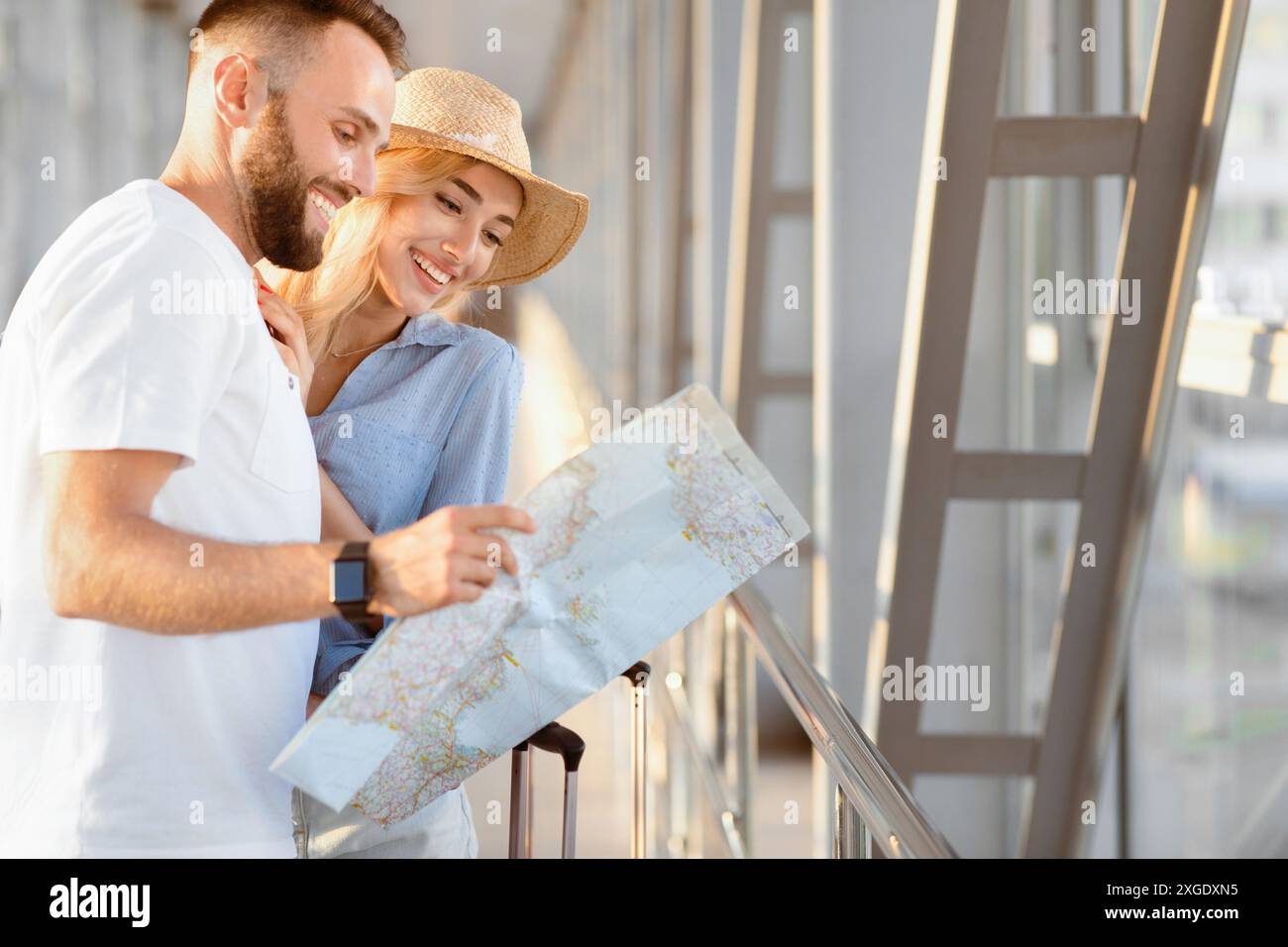 Tourists looking at the map of the tourist destinations Stock Photo - Alamy