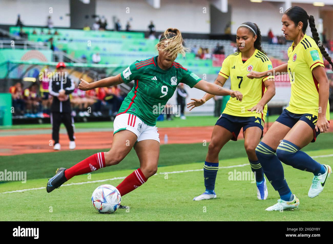 Alexia Villanueva of Mexico and Angela Baron of Colombia during the ...
