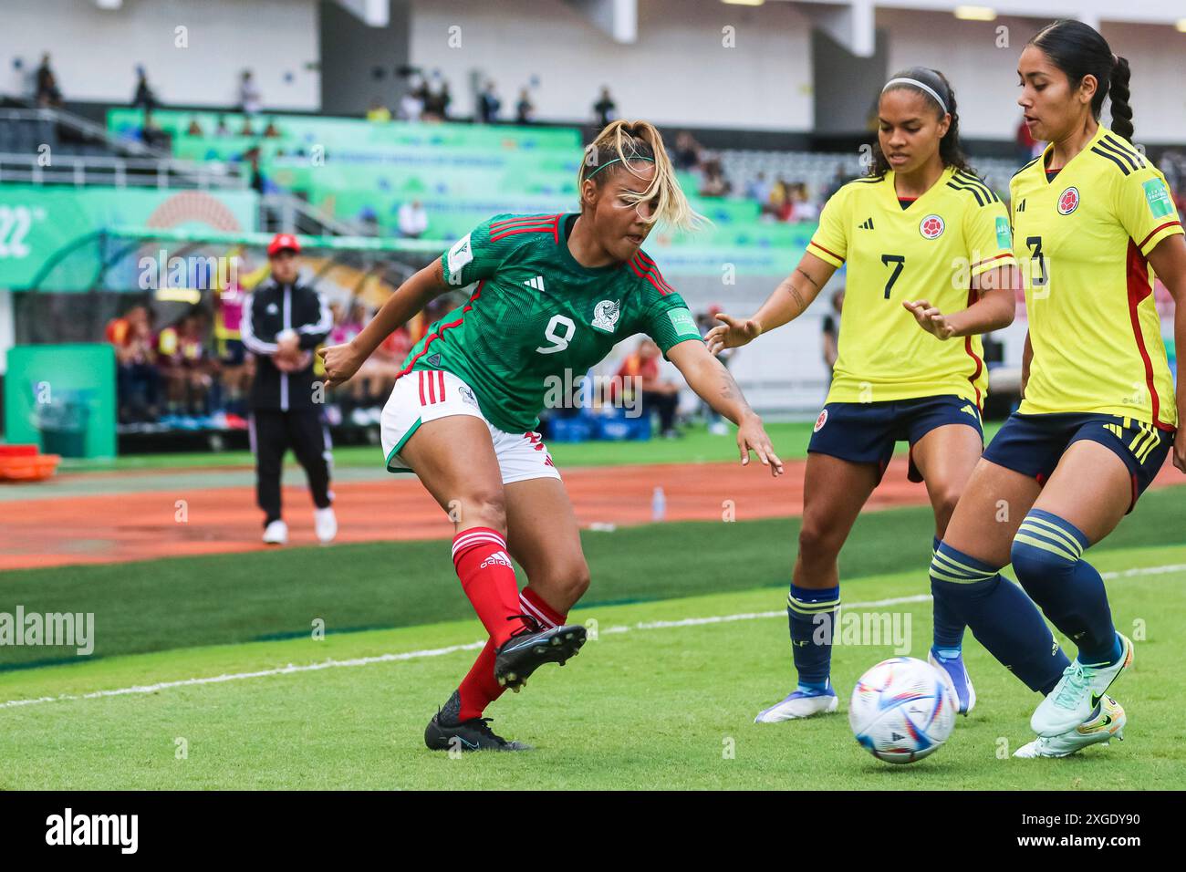 Alexia Villanueva of Mexico and Angela Baron of Colombia during the ...