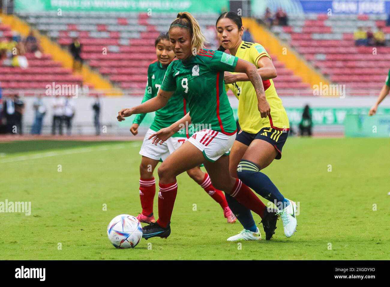 Alexia Villanueva of Mexico and Angela Baron of Colombia during the ...