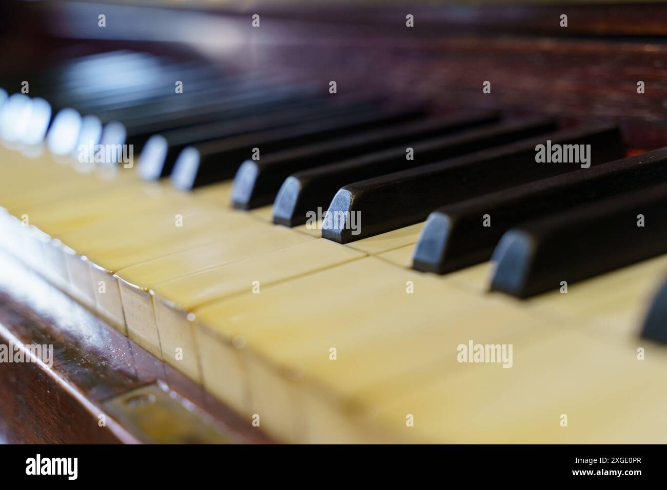 Detailed close up view of a piano keyboard with black and white keys ...