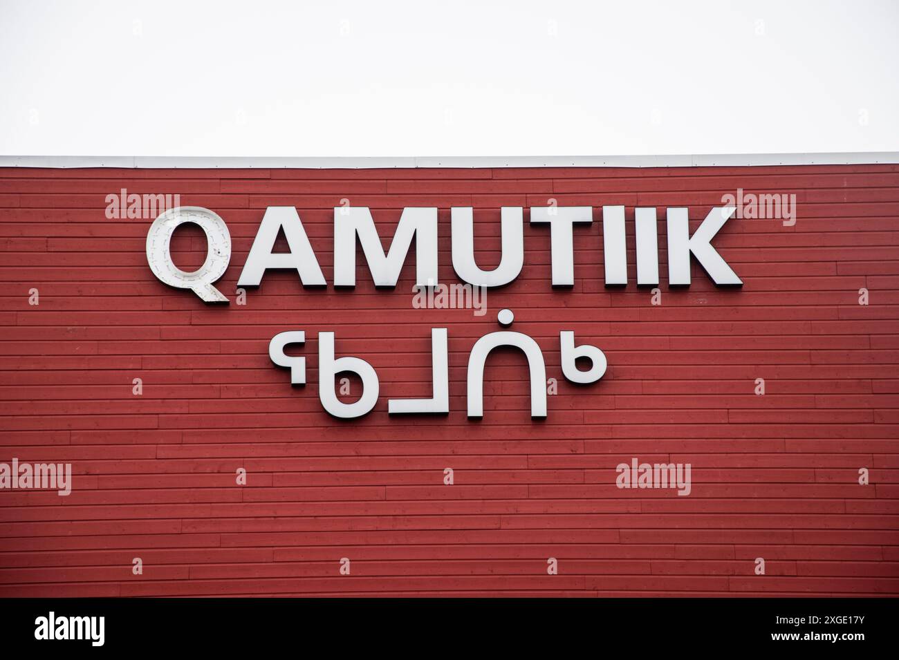 Red commercial building hi-res stock photography and images - Alamy