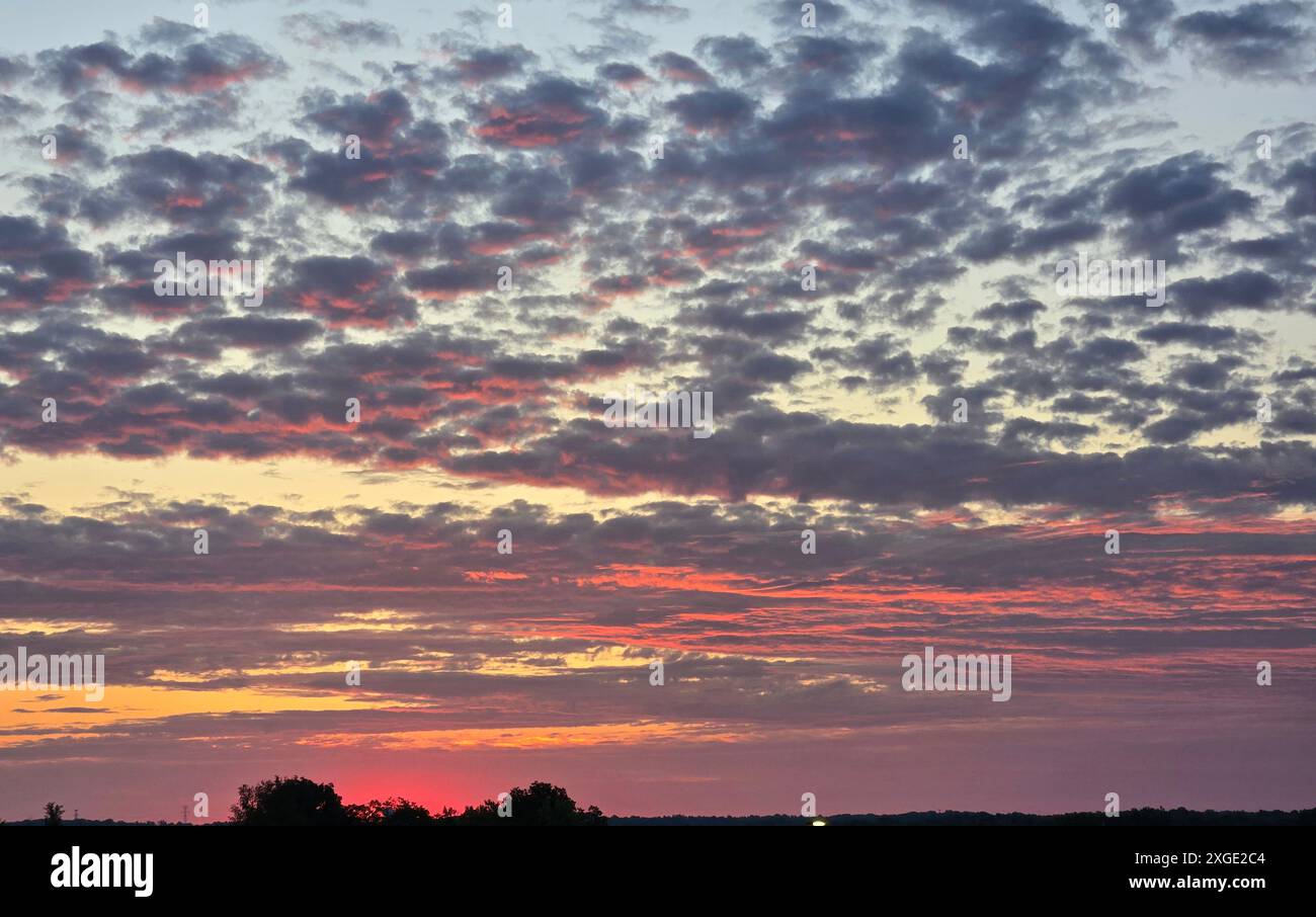 Colorful scenic daybreak early morning sunrise hi-res stock photography ...