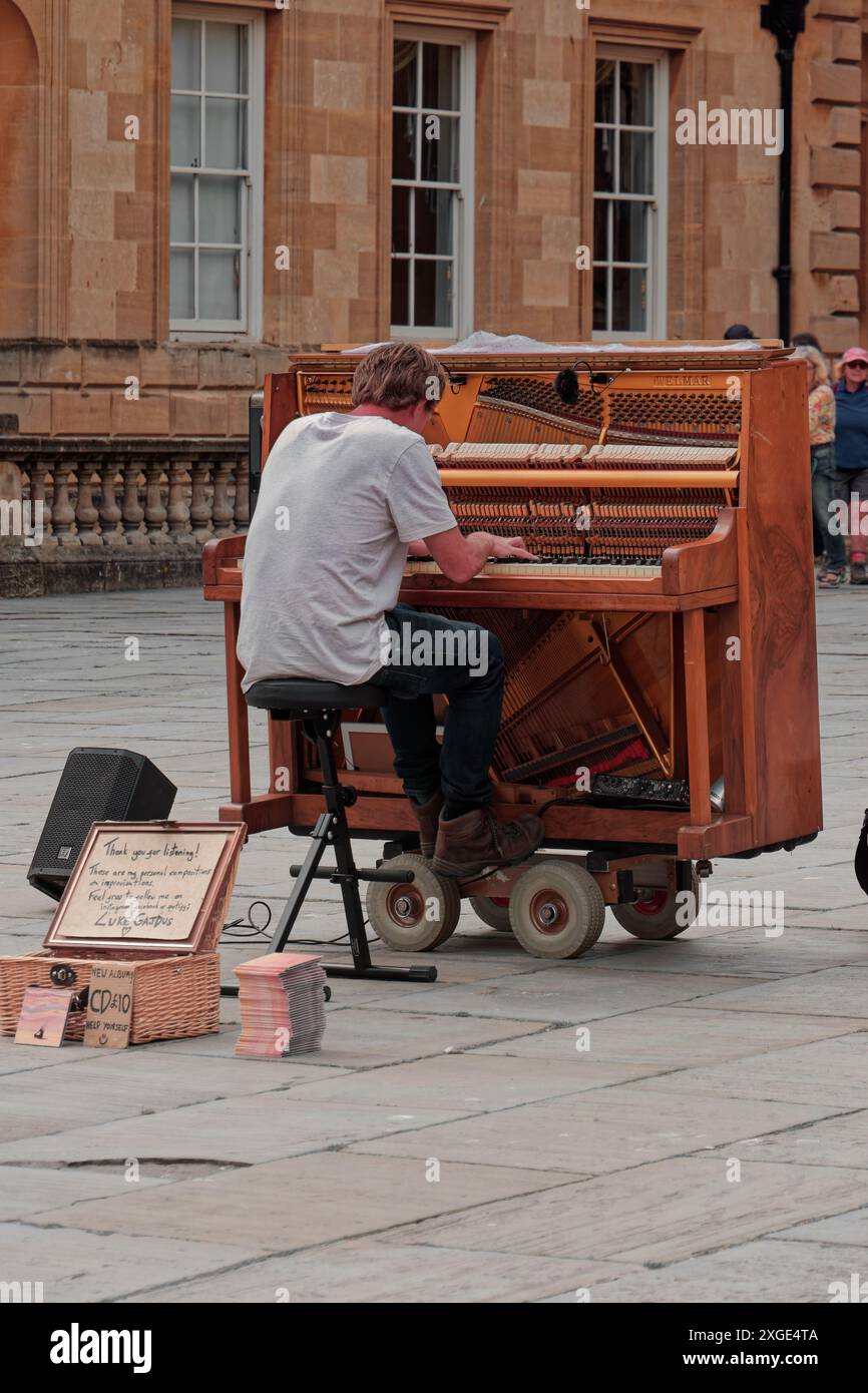 Cinematic streets of Bath - performers Stock Photo - Alamy