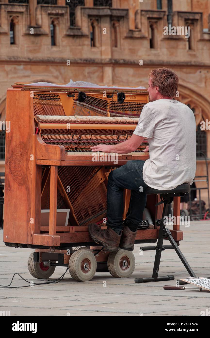 Cinematic streets of Bath - performers Stock Photo - Alamy