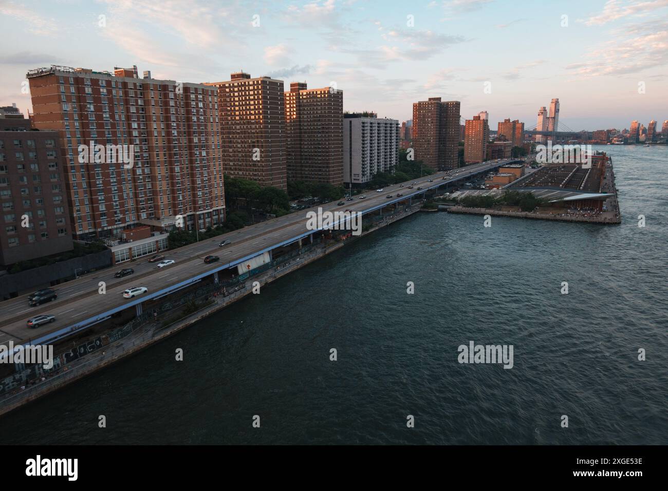 Franklin D. Roosevelt East River Drive (aka 'The FDR') – an elevated ...