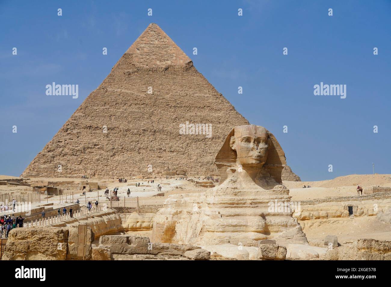 In front of pyramids hi-res stock photography and images - Alamy