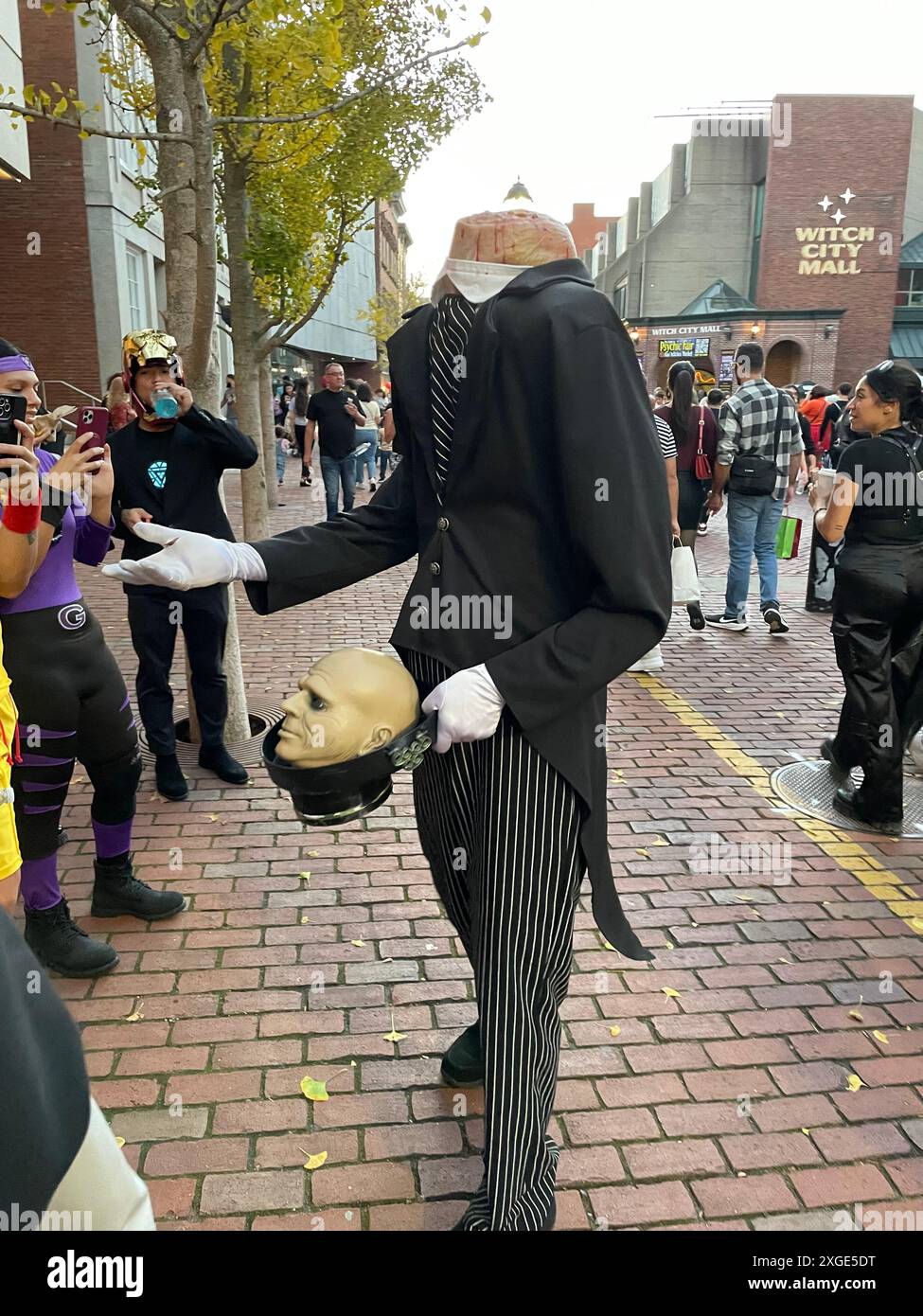 Headless man hi-res stock photography and images - Alamy