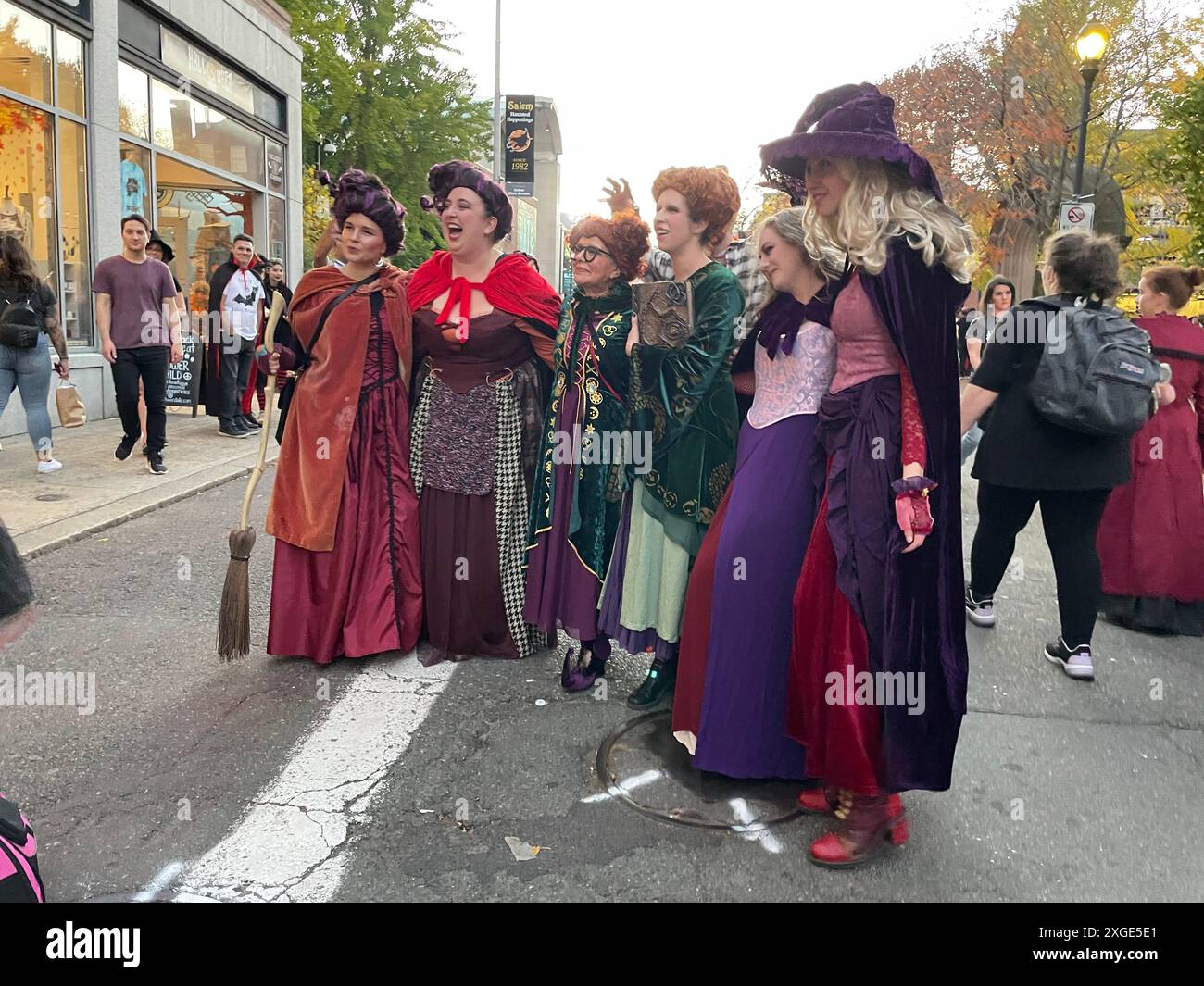 Hocus pocus movie hi-res stock photography and images - Alamy