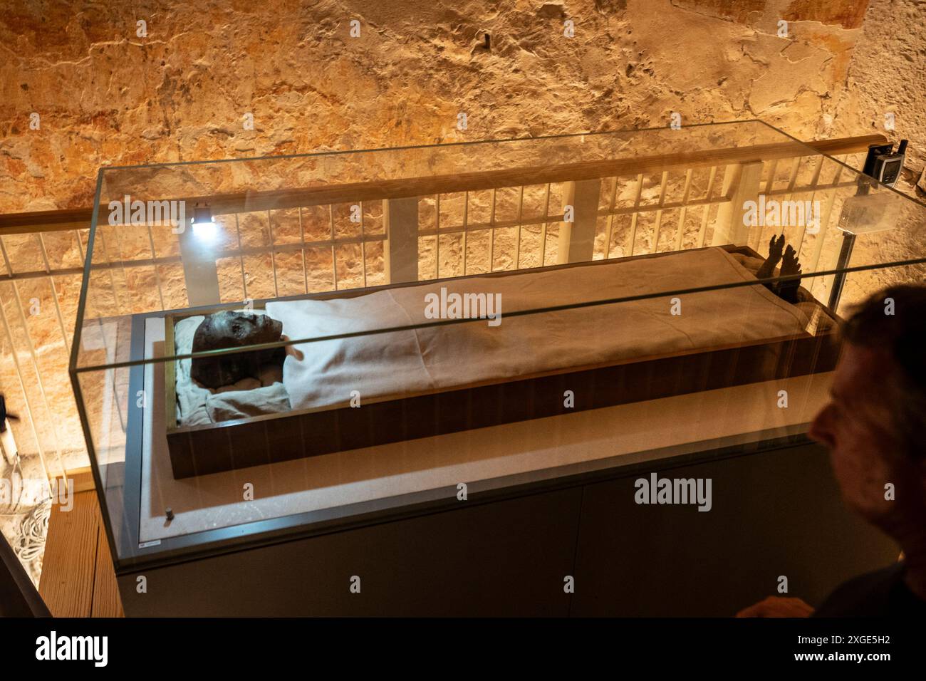 The mummified remains of Tutankhamen are on display in his tomb in the ...