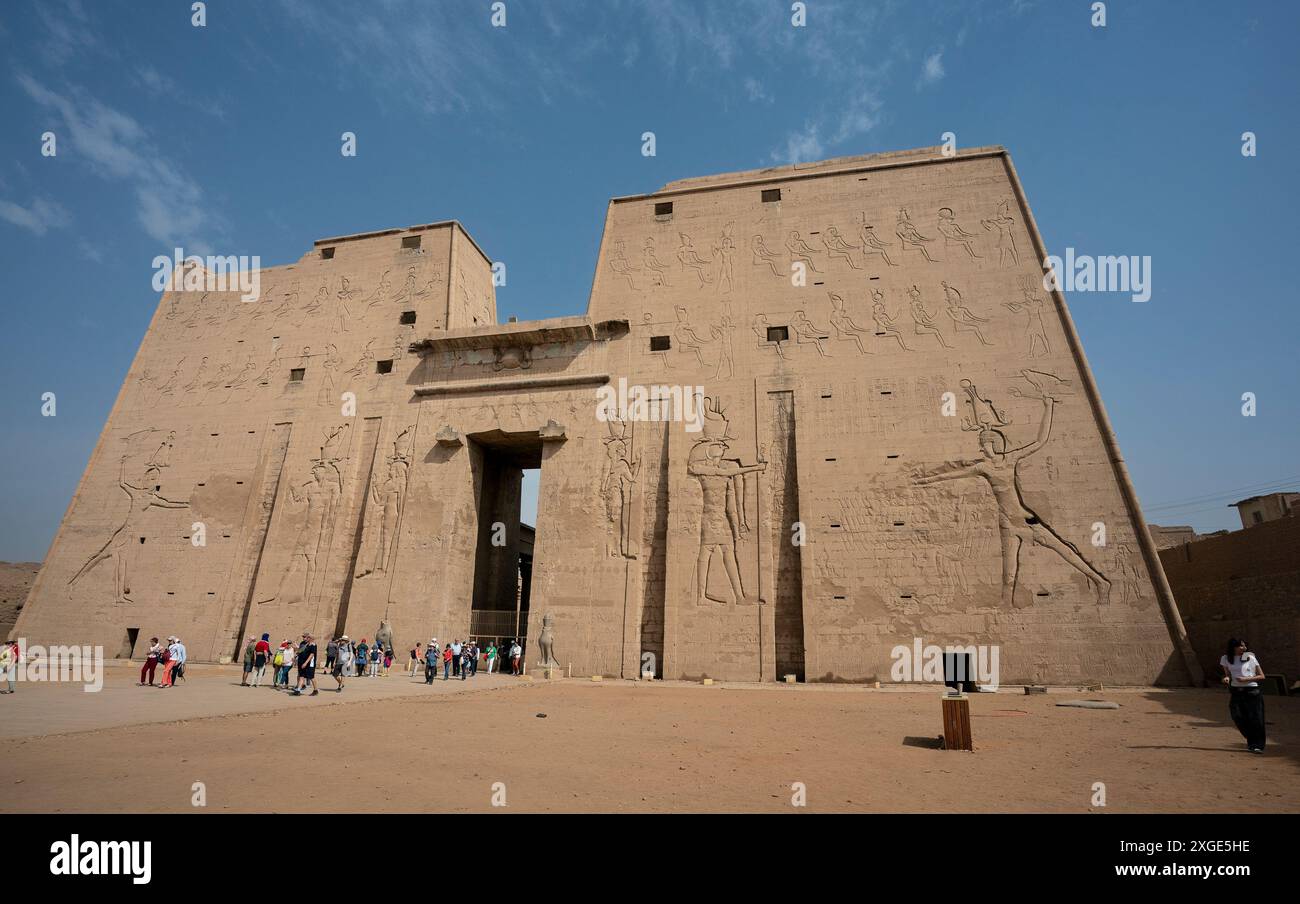 The Temple of Karnack near Luxor, Egypt Stock Photo - Alamy