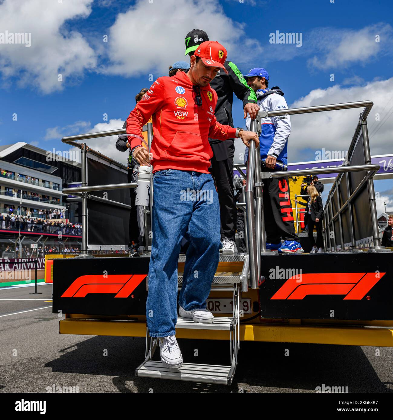 Leaves ferrari pit garage hi-res stock photography and images - Alamy