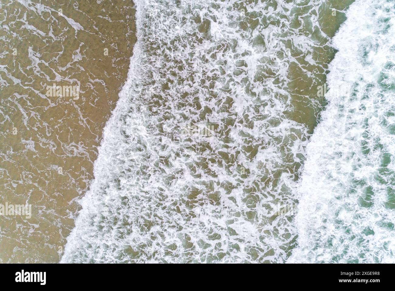 Overhead drone waves crashing shore hi-res stock photography and images ...