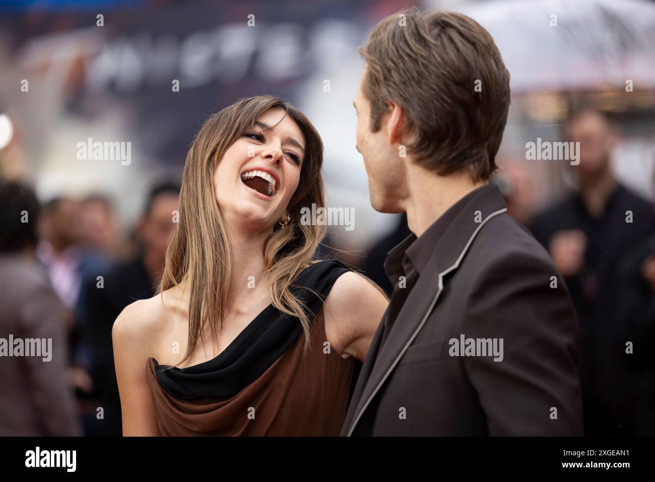 Daisy Edgar-Jones and Glen Powell pose for photographers upon arrival ...