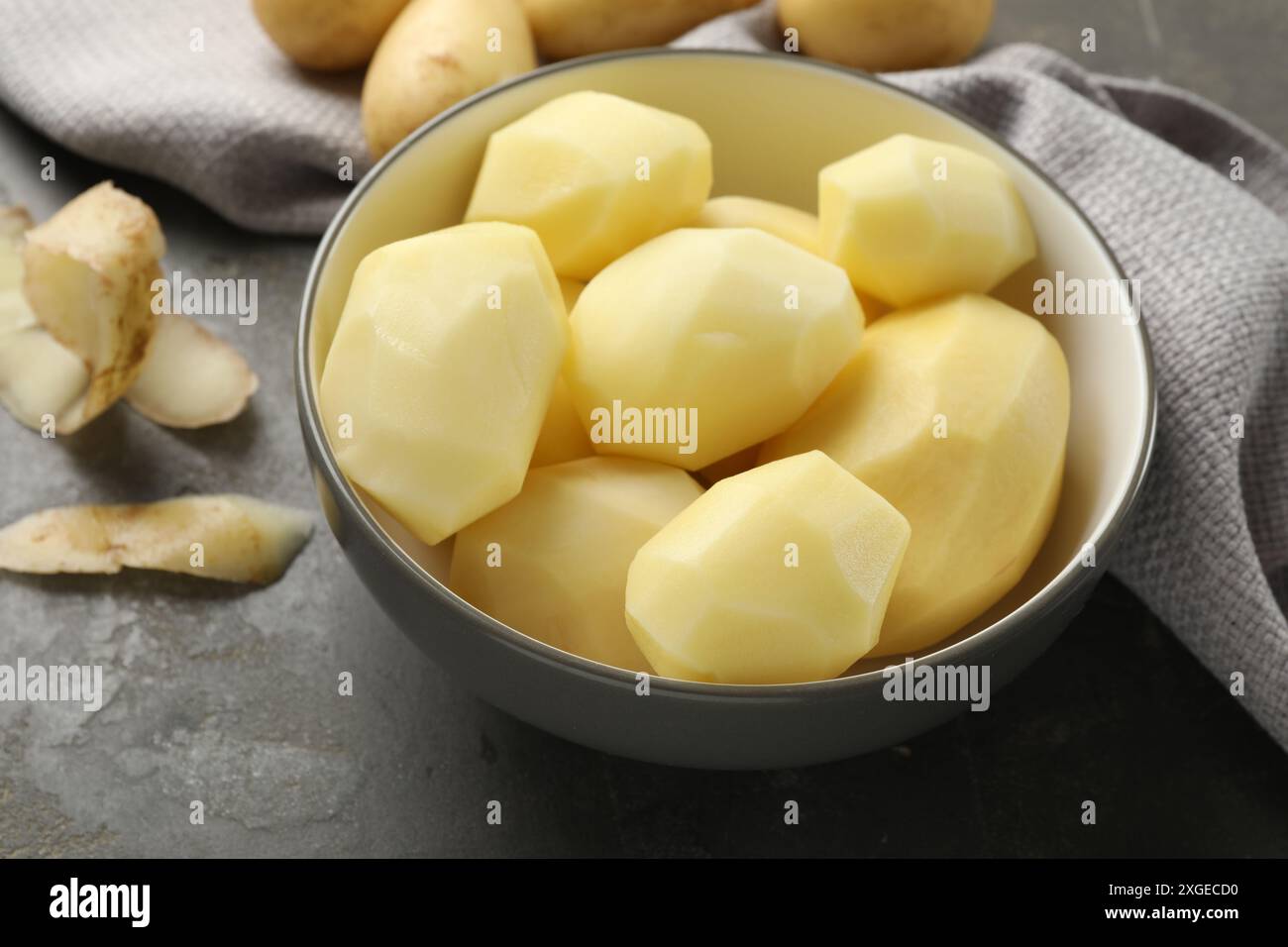 Fresh raw potatoes peels hi-res stock photography and images - Alamy