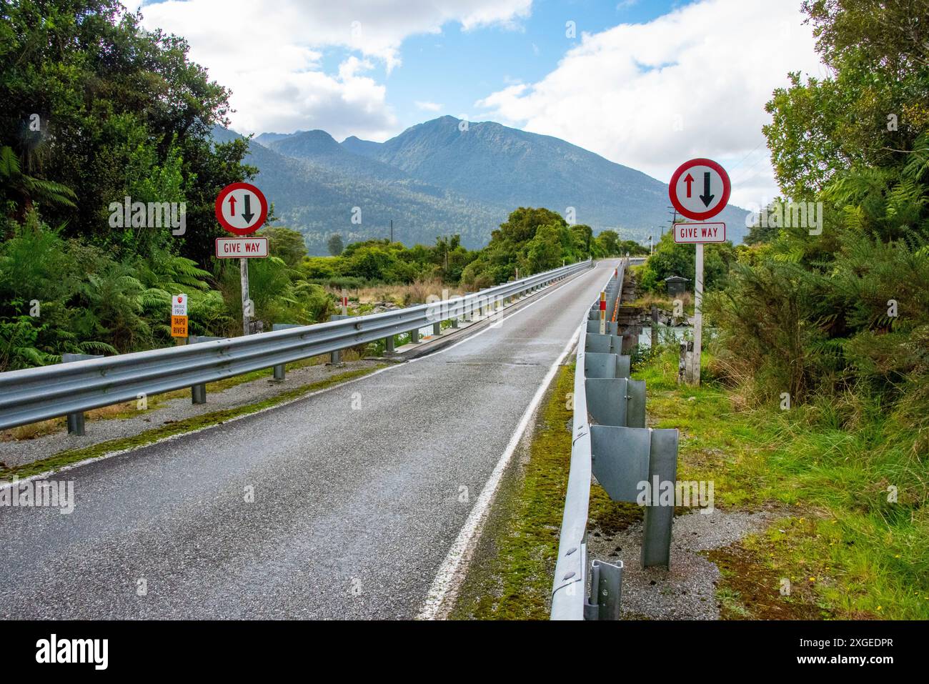 Taipo River Single Lane Bridge - New Zealand Stock Photo - Alamy