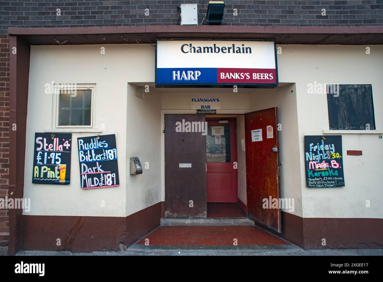 Pub in Willenhall, Wolverhampton, West Midlands, UK Stock Photo - Alamy