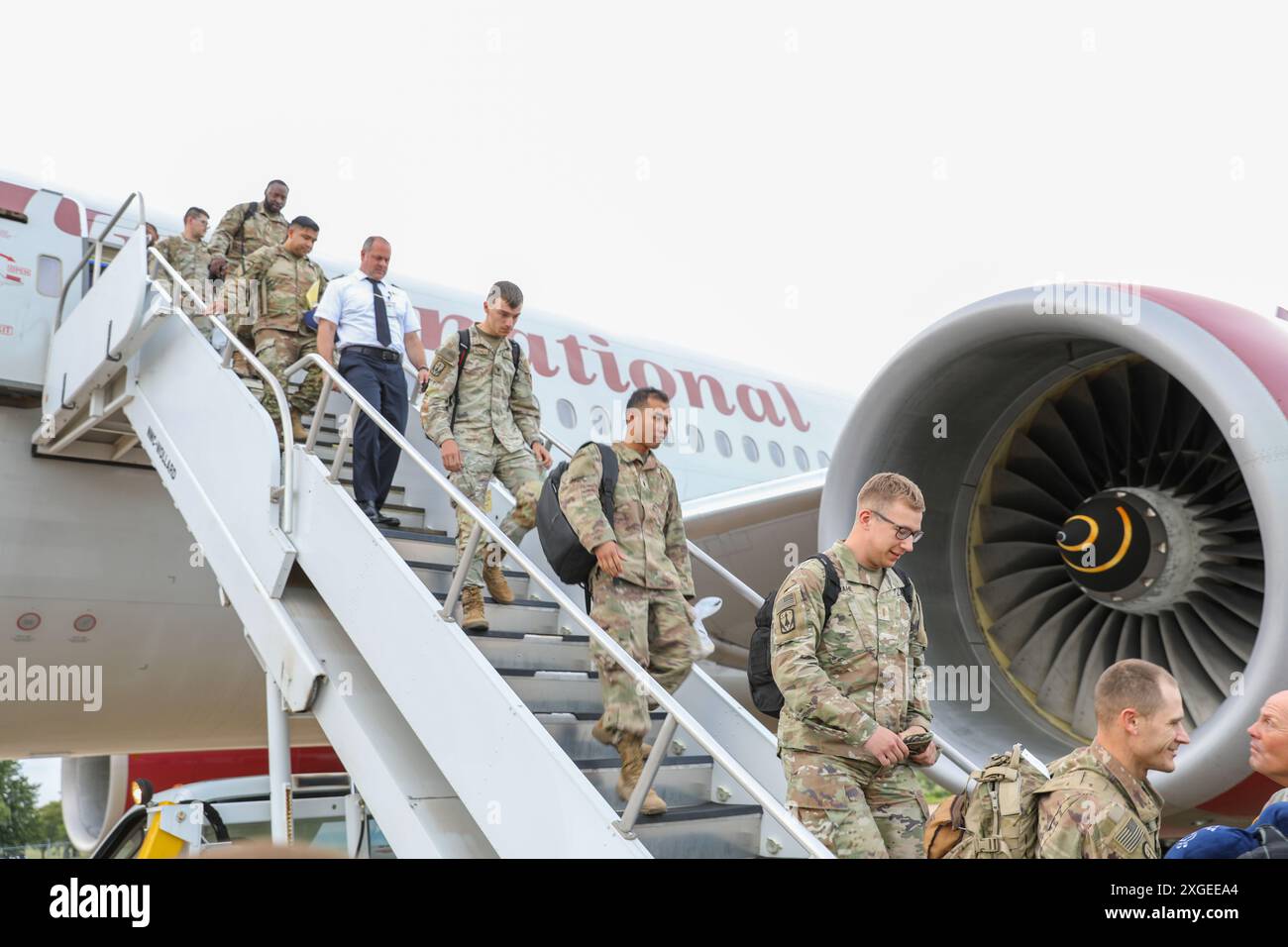 U.S. Army soldiers from Headquarters and Headquarters Battery (HHB ...