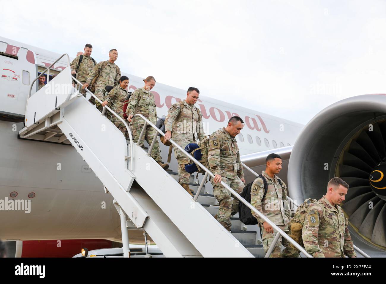 U.S. Army soldiers from Headquarters and Headquarters Battery (HHB ...