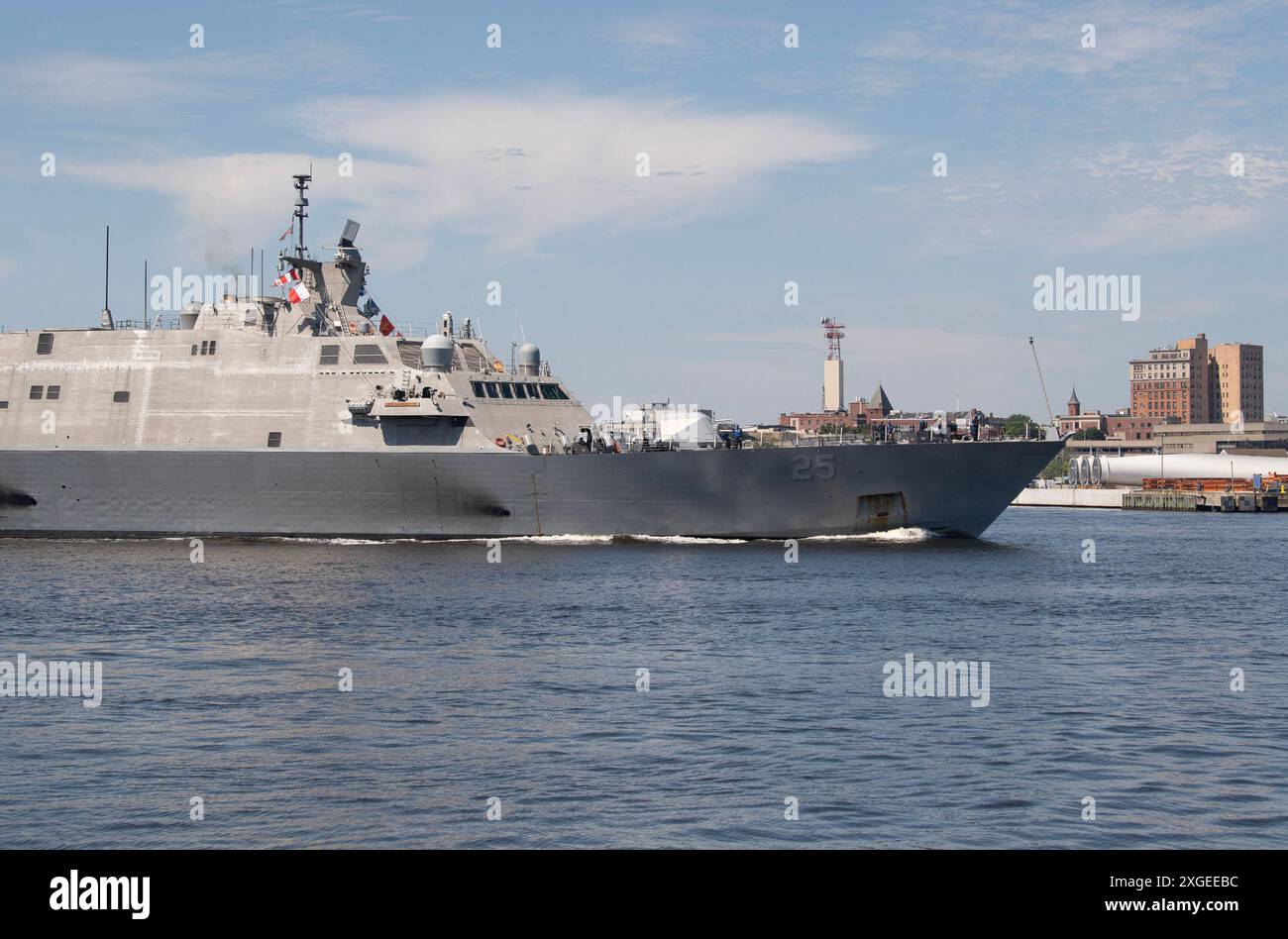 The Freedom-class littoral combat ship USS Marinette (LCS 25) makes its ...