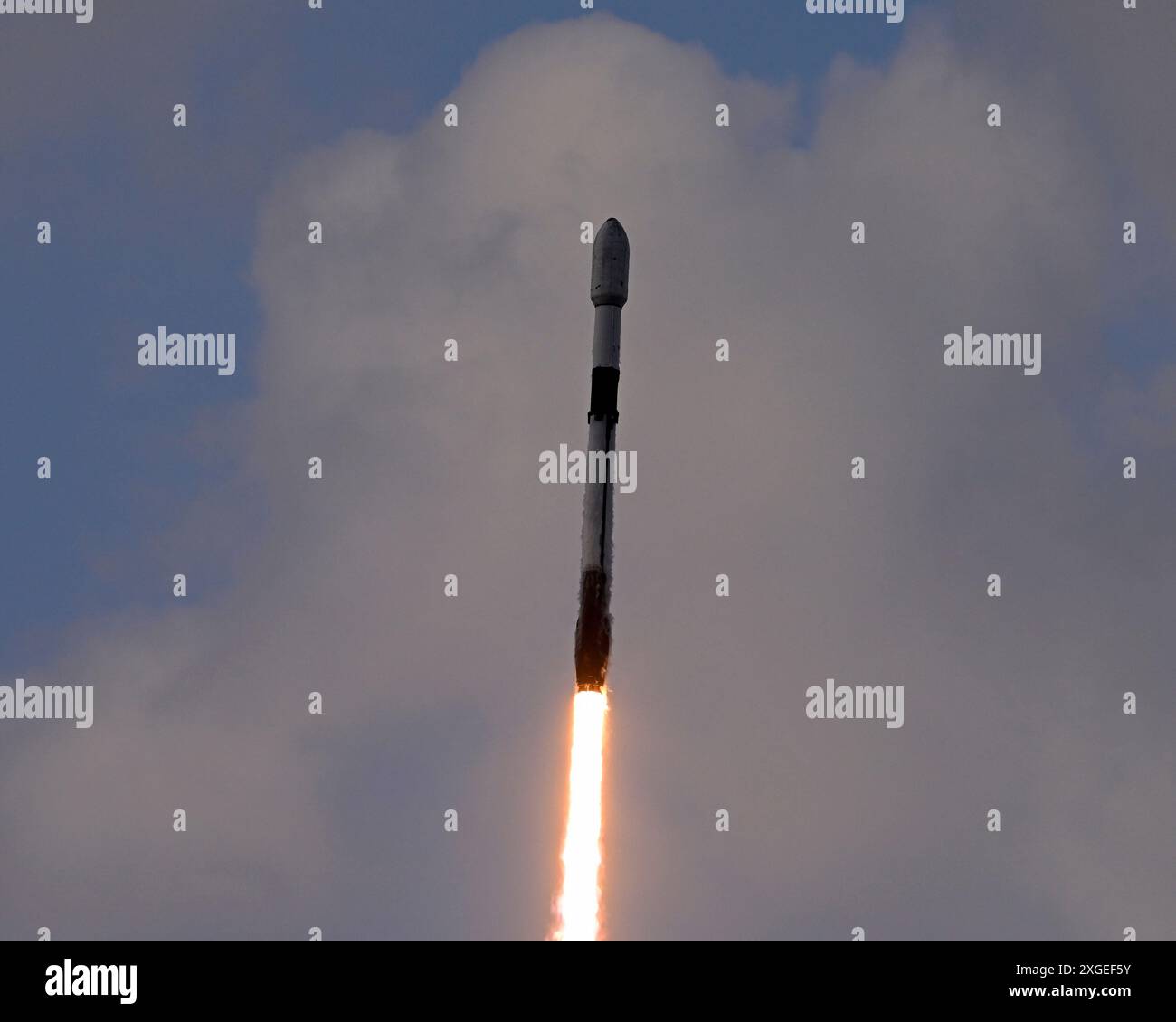 A SpaceX Falcon 9 rocket launches the Turksat 6 communications ...