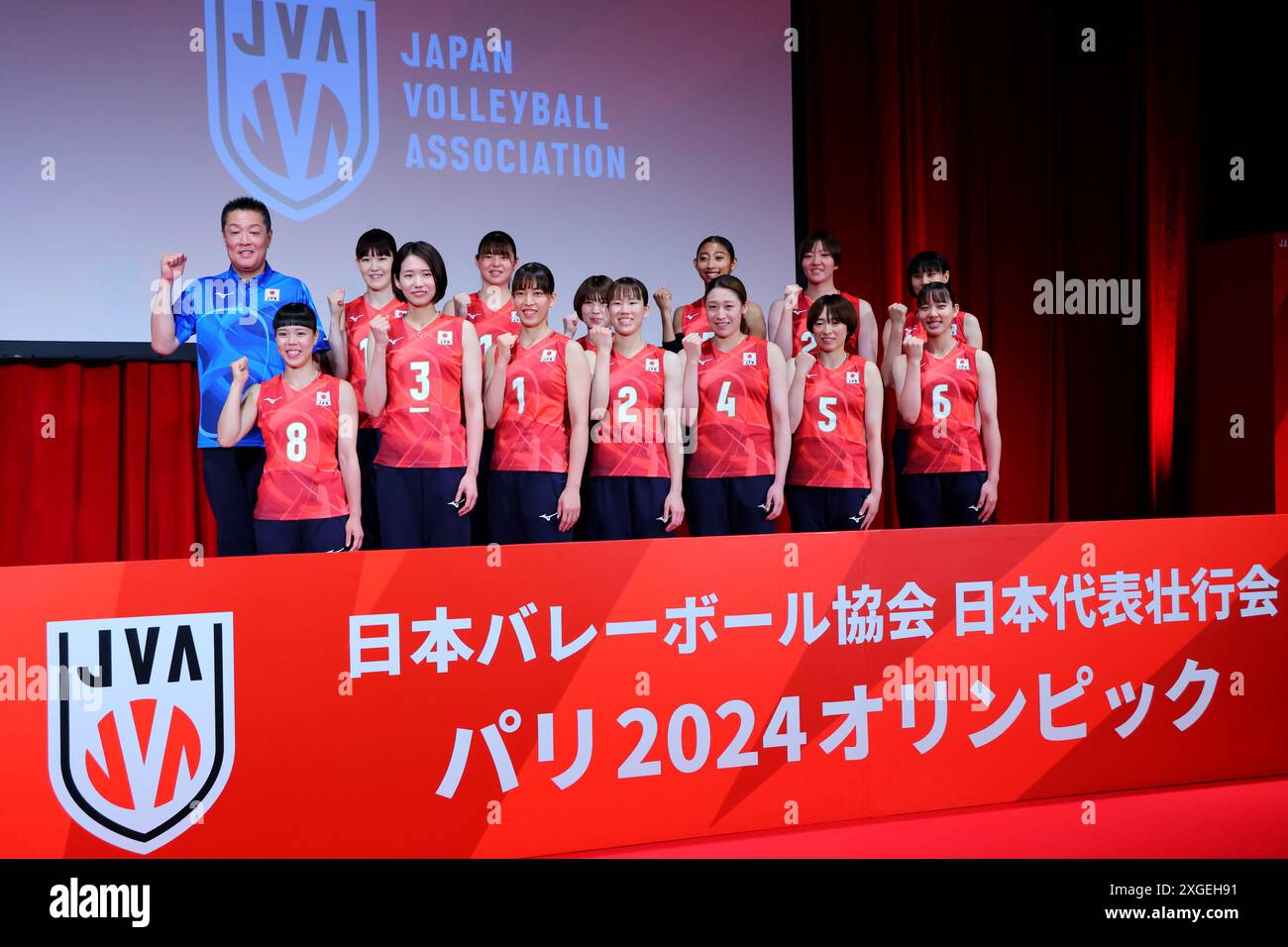 (Top row L-R) Masayoshi Manabe head coach, Arisa Inoue, Nichika Yamada ...