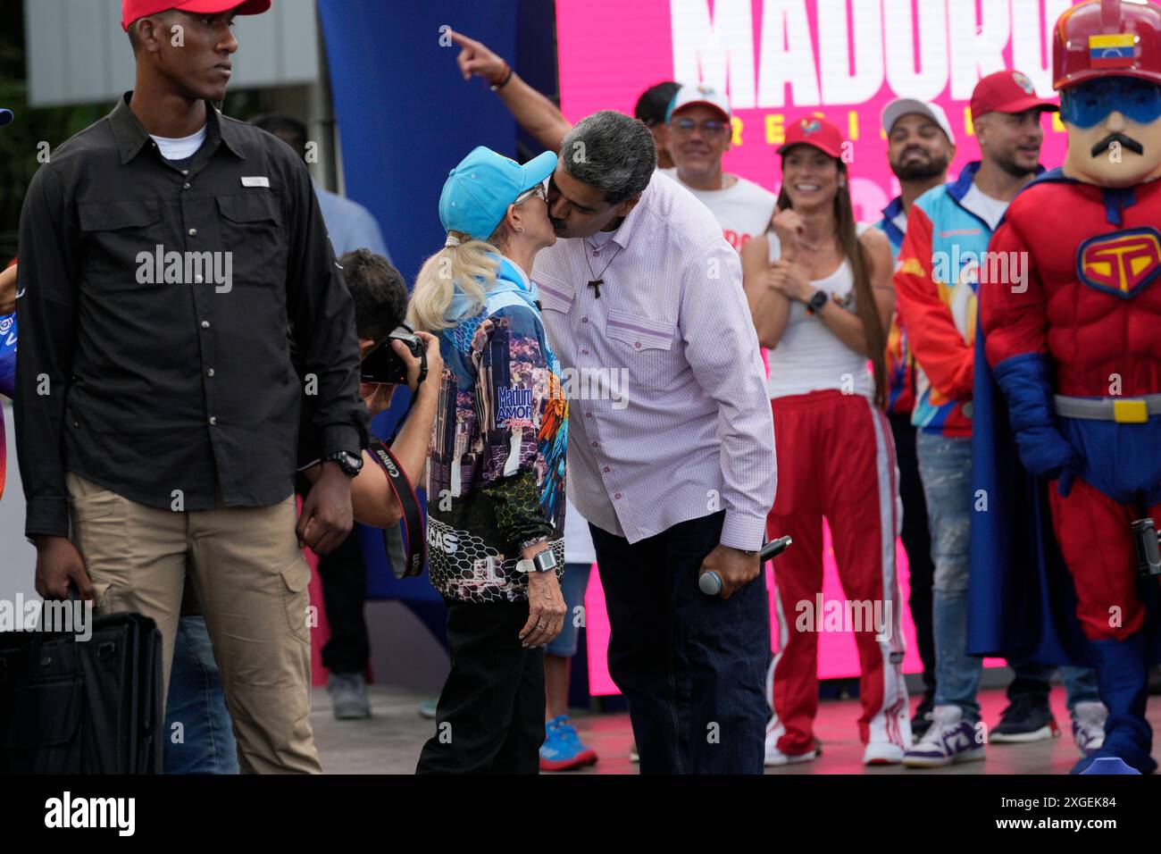Venezuelan President Nicolas Maduro, right, kisses his wife, first lady ...