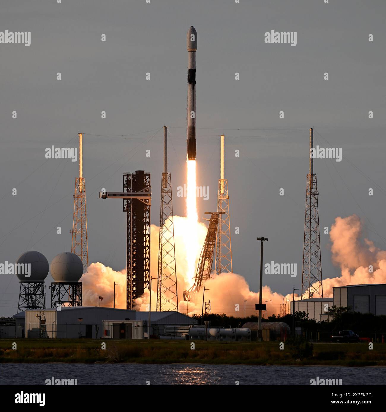 A SpaceX Falcon 9 rocket launches the Turksat 6 communications ...