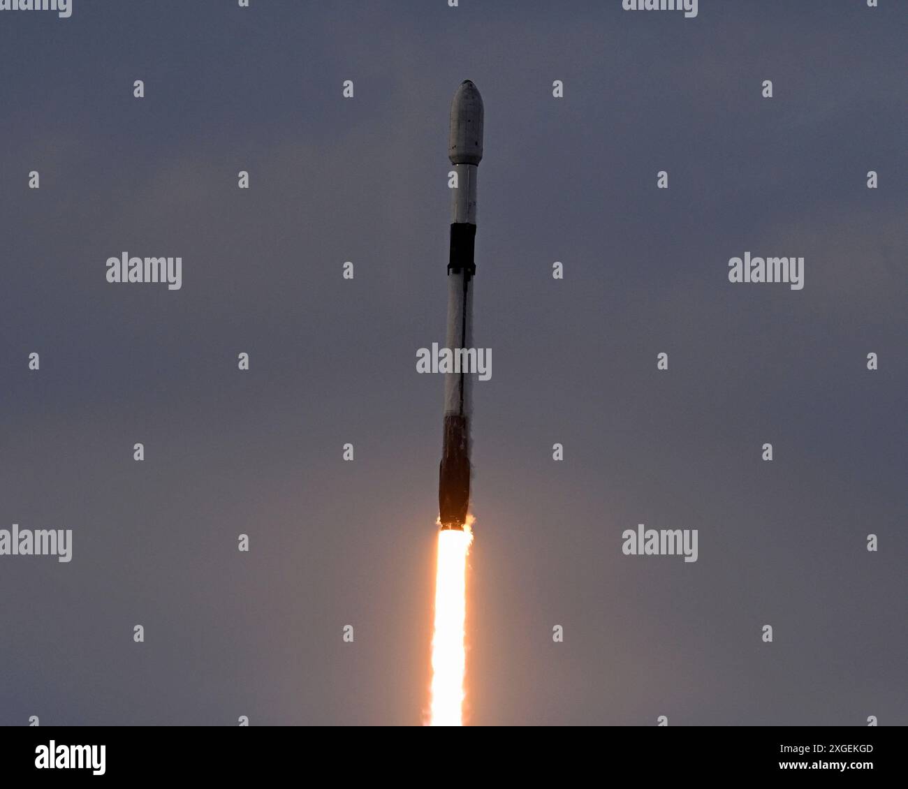 A SpaceX Falcon 9 rocket launches the Turksat 6 communications ...