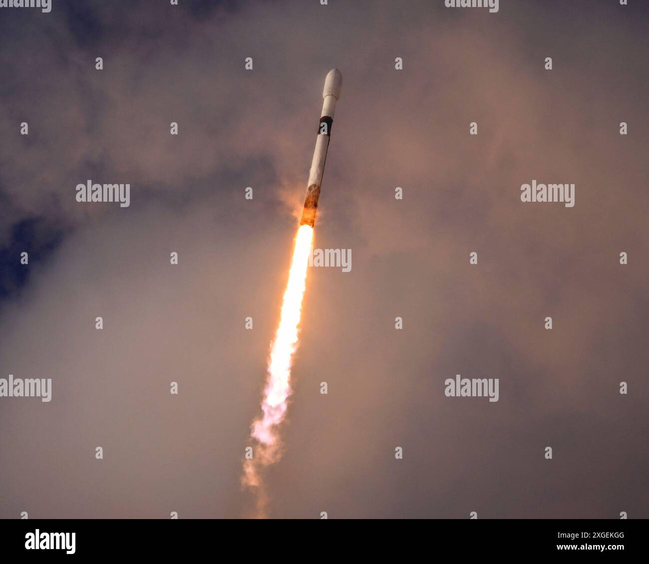 A SpaceX Falcon 9 rocket launches the Turksat 6 communications ...