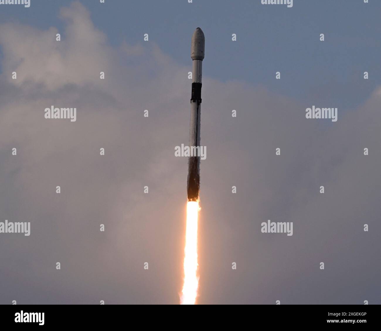 A SpaceX Falcon 9 rocket launches the Turksat 6 communications ...