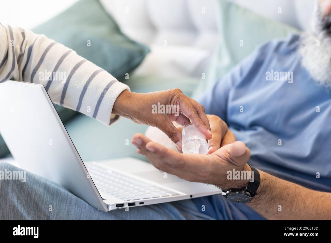 Home nurse and medication management hi-res stock photography and ...