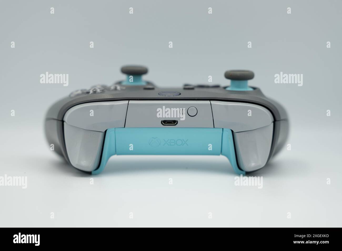 Playstation 5 xbox series x hi-res stock photography and images - Alamy