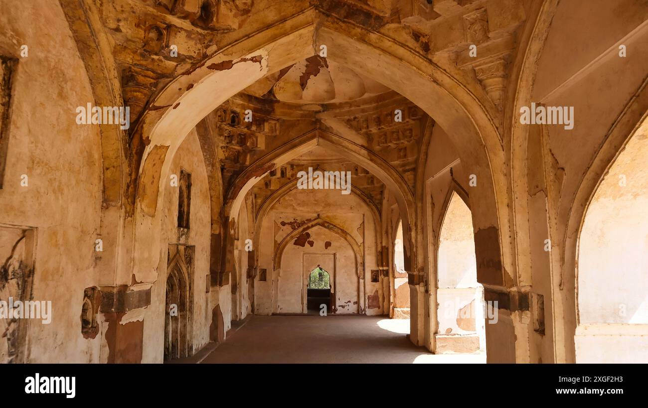 Arches of Madhi Masjid, 15th-century Lodhi era mosque, Mehrauli, Delhi ...
